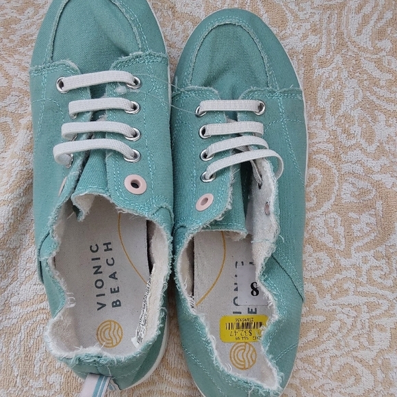 Vionic | Shoes | Vionic Beach Green Sneakers | Poshmark